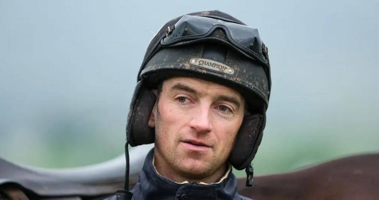 Patrick Mullins heads to Wincanton to ride one for Harry Derham on ...